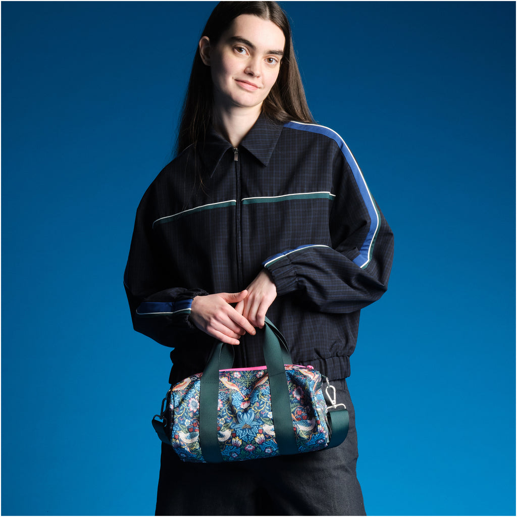 WILLIAM MORRIS Strawberry Thief Recycled Medium Weekender – LOQI